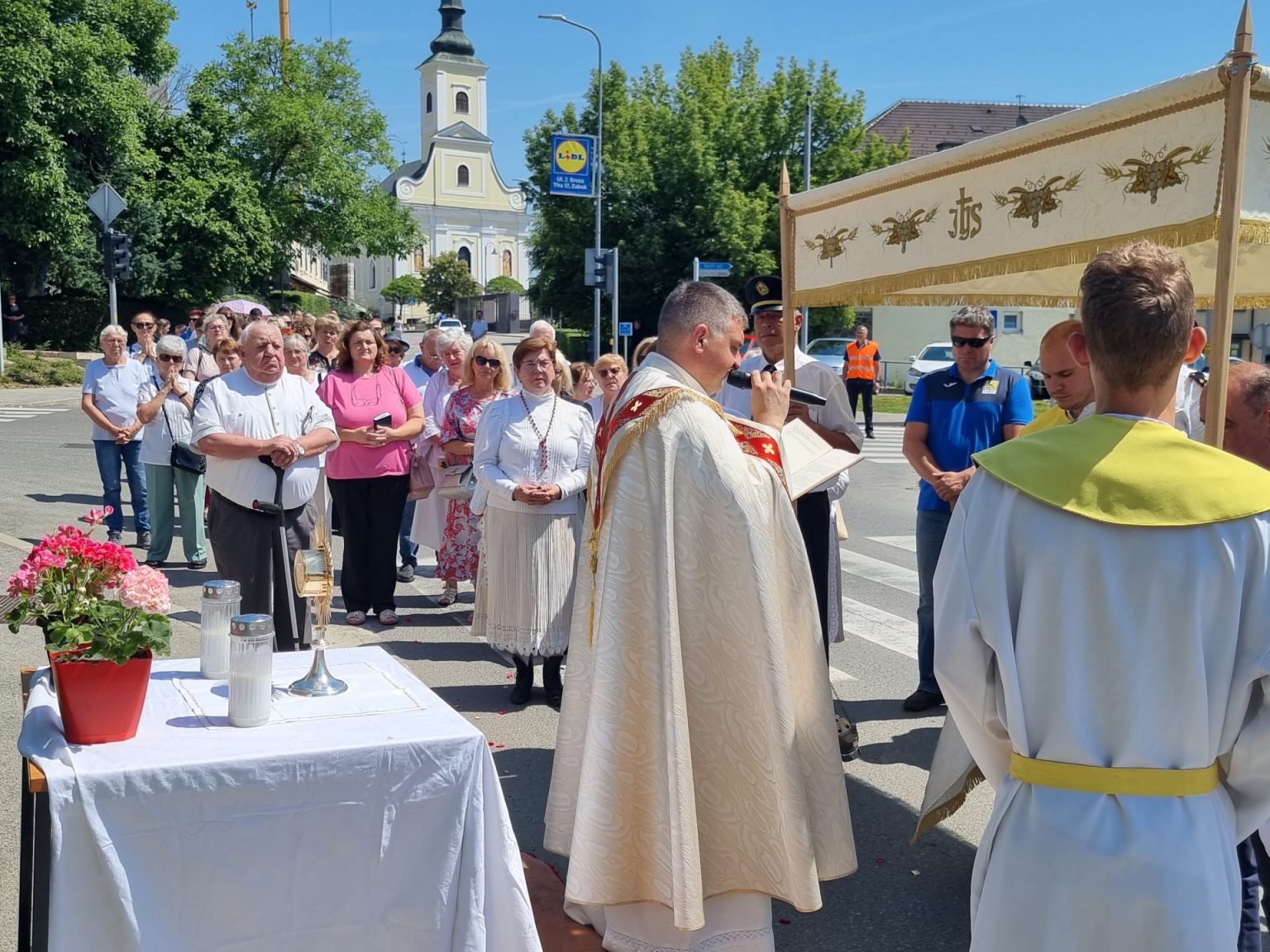 Najava proslave svetkovine Tijelova i procesije kroz grad Zabok - Grad ...